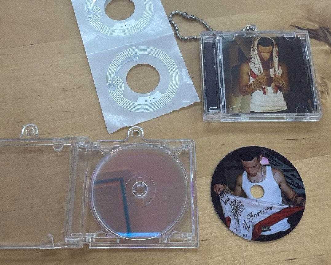 NFCタグ入り｜ミニチュア CD型 キーホルダー｜取り扱い開始 - NFC企画製造・オリジナルグッズ・販売品製作ならGeV株式会社｜ゲーブ株式会社